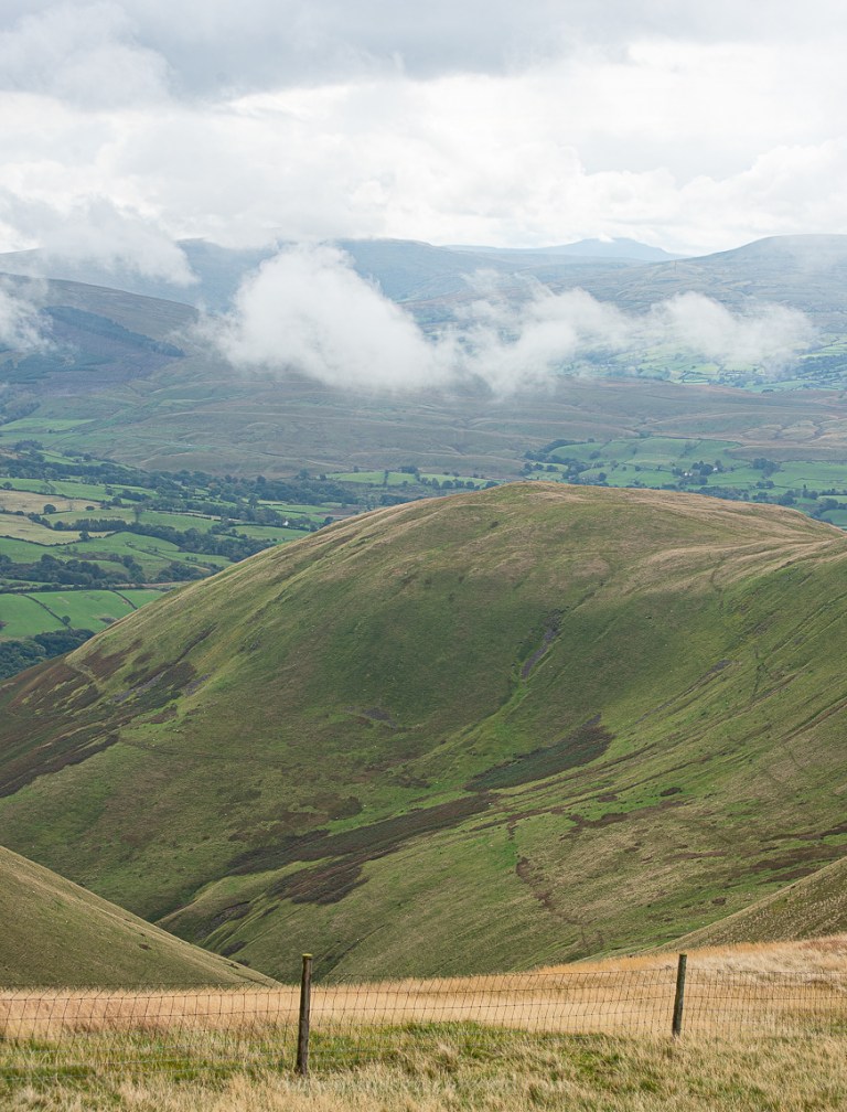 The Howgills: walking the folds of the Cumbria fells – Daniel Greenwood